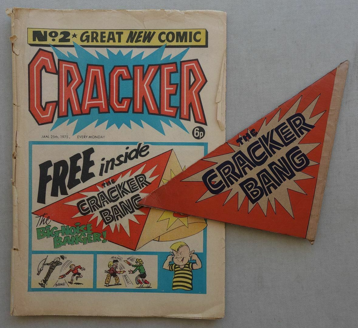 Early 2000AD Progs and more, some with free gifts, offered in latest ...