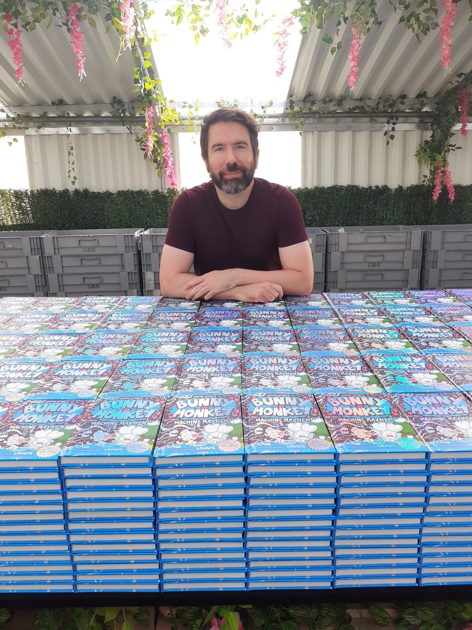 New Bunny Vs Monkey book prompts an EPIC book signing by Jamie Smart ...