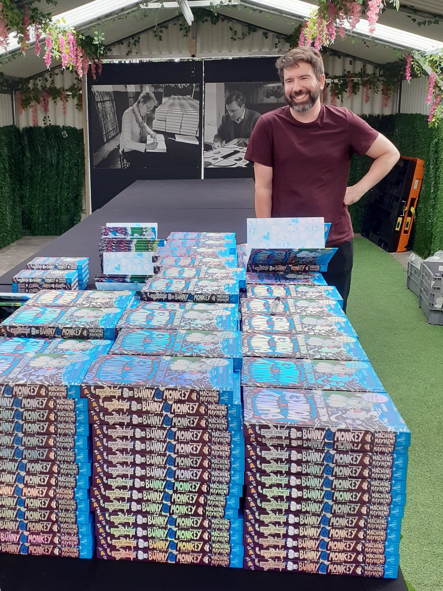 New Bunny Vs Monkey book prompts an EPIC book signing by Jamie Smart ...